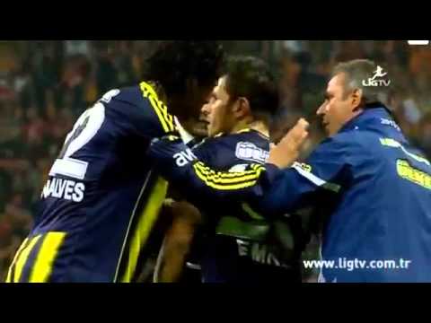 Felipe Melo's Galatsaray incredible reaction after Fenerbahce's Emre is sent off