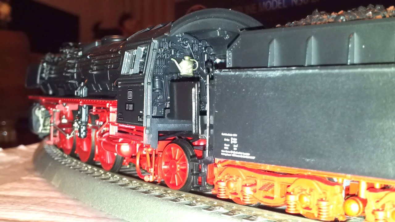 Locomotive BR 01 Roco + loksound 4.0 - YouTube