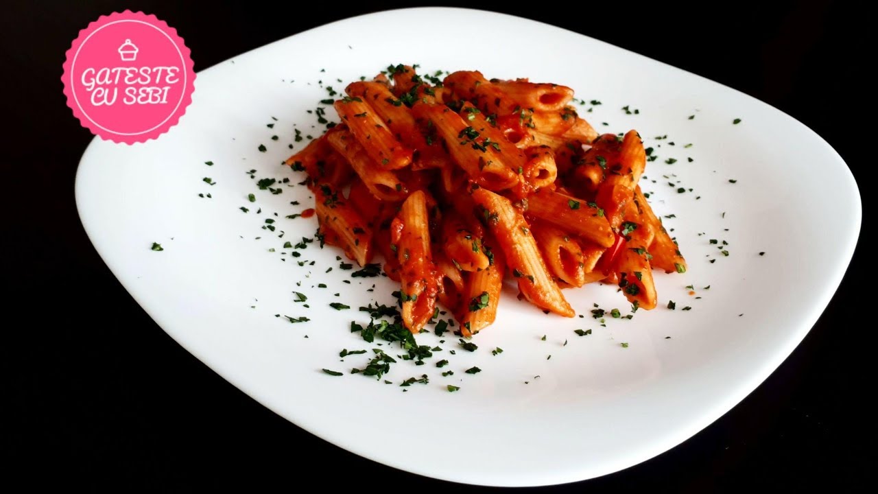 Pasta penne cu sos iute sau arrabbiata - YouTube