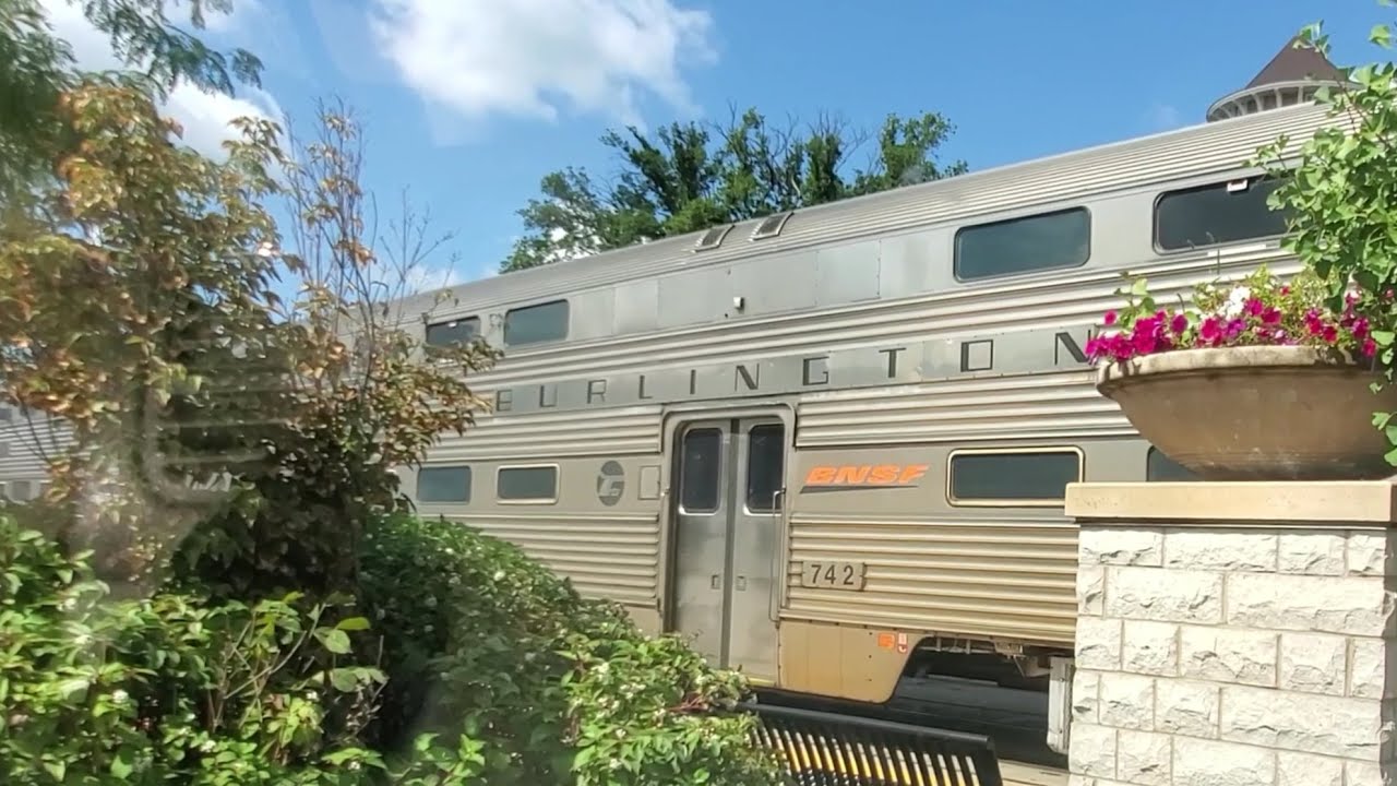 Metra Double Header #189 & #186 Push Train #1258 Into Western Springs ...