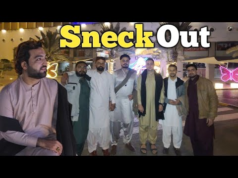 DOSTO NE MIL K KIA SNEAK OUT🥳 | ITNI THAND ME SEE SIDE GAE | PUBLIC NE ...