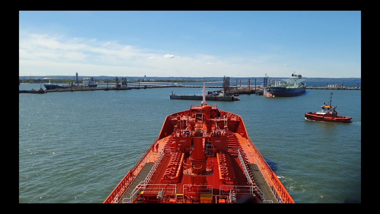 GDANSK (POLAND) ARRIVAL / CRUDE OIL TERMINAL mooring / Tanker ...
