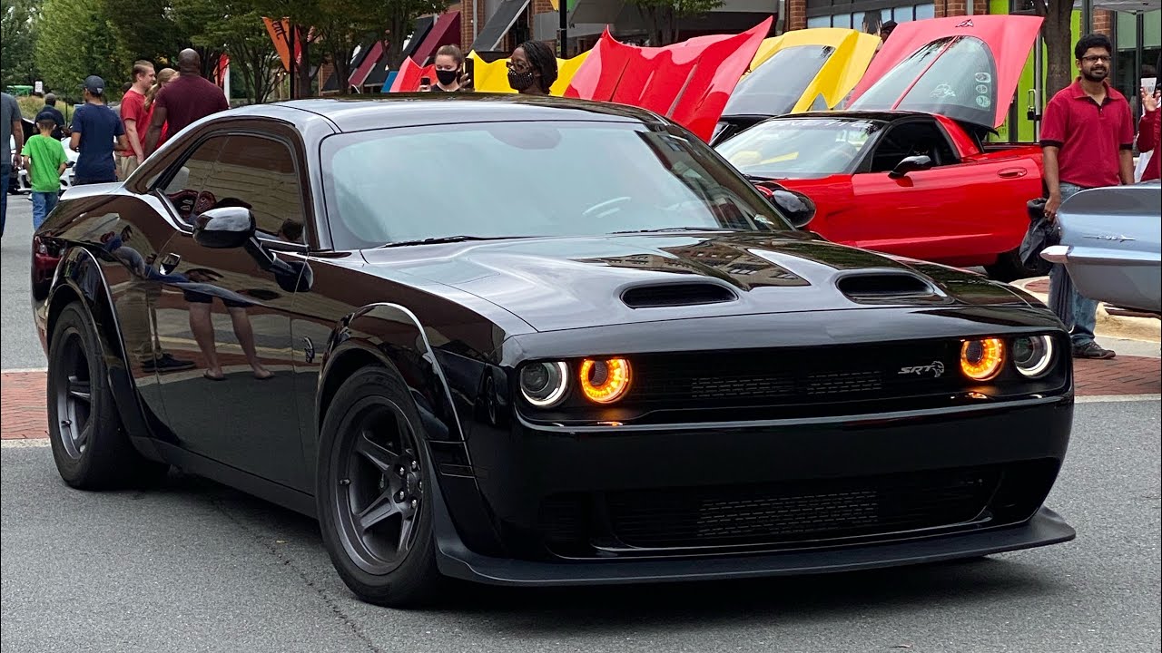LOUD MUSCLE CARS LEAVING CAR SHOW!! HALF SENDS, BURNOUT, AND REVS ...