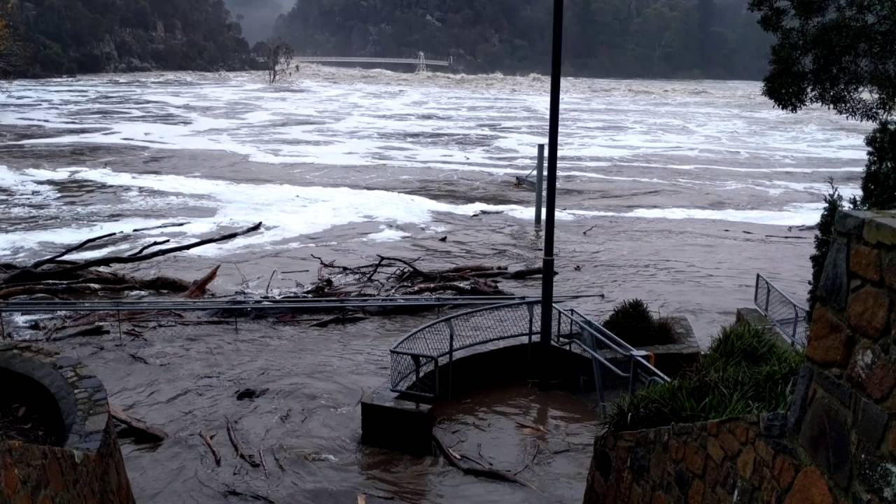 Cataract Gorge flood - YouTube