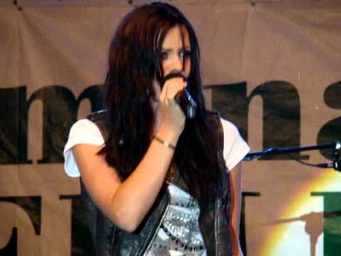 Katerine - Ayo Technology LIVE! - YouTube