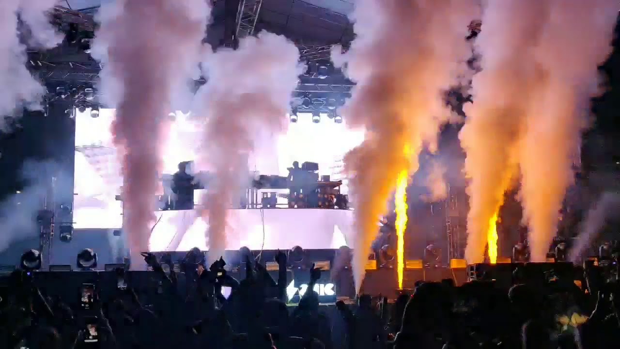 Marshmello @live India - VH1 Supersonic Arena 2019 crowd control - YouTube