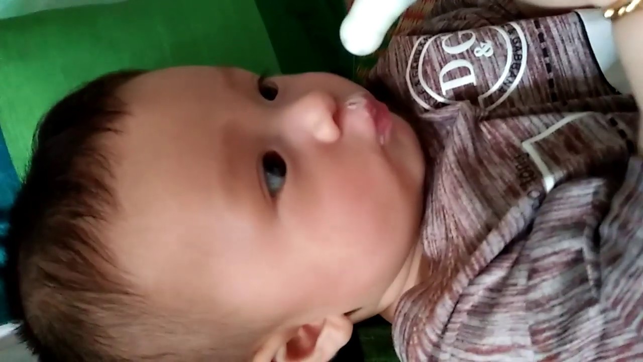 Sự đáng yêu của bé Duy, đã no rồi nên không cần sữa nữa. PHÚC DUY - YouTube