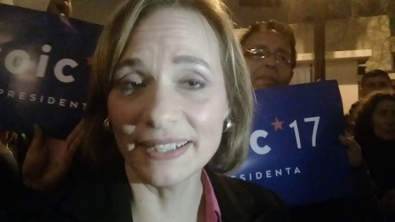 CANDIDATA PRESIDENCIAL CAROLINA GOIC LLAMA A LOS CHILENOS POR EL MUNDO ...