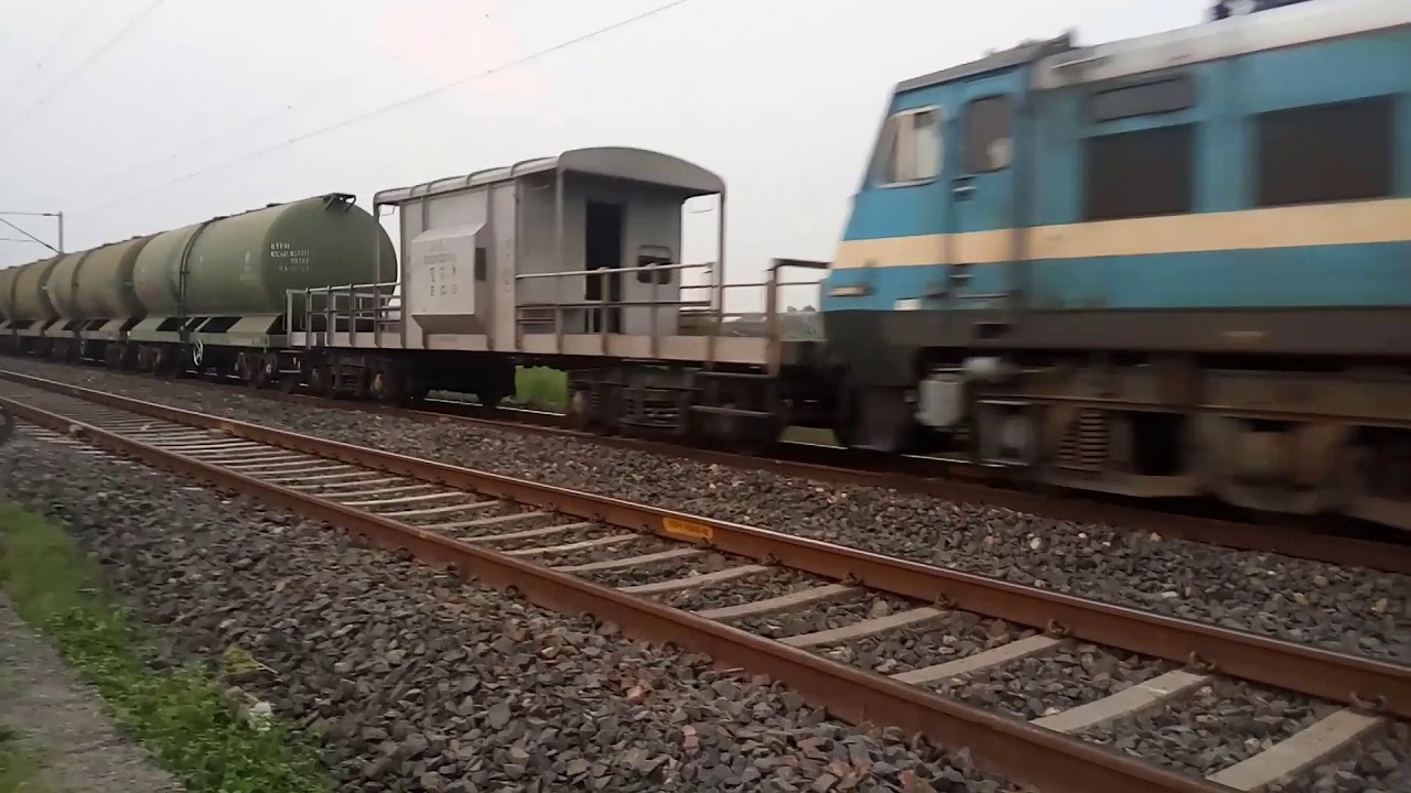 India longest oil tanker train - YouTube