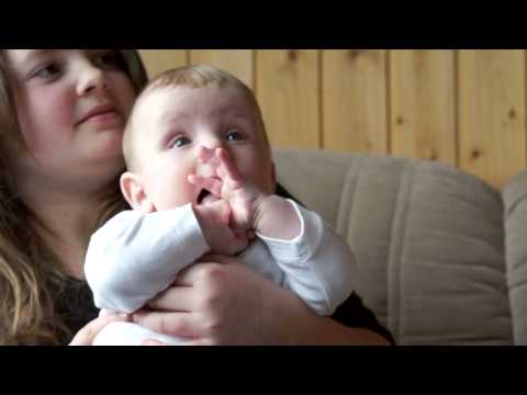 Elleri ve ayakları üst üste koyma