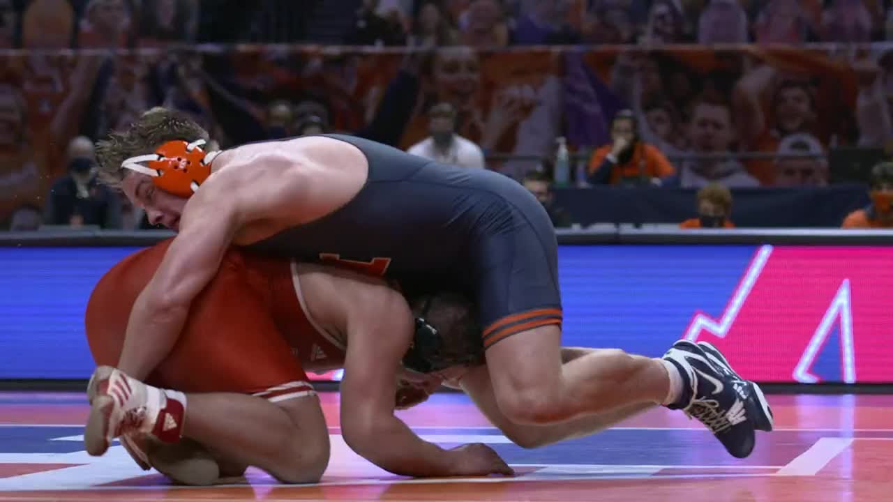 Illini Wrestling | Luke Luffman vs. NEB - YouTube
