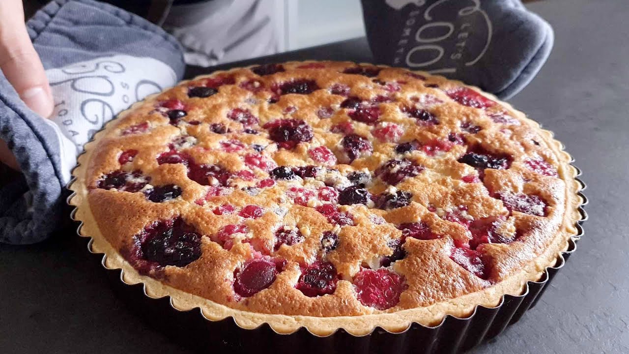Brittle Pastry Crust With Red Fruits And Peanuts - YouTube