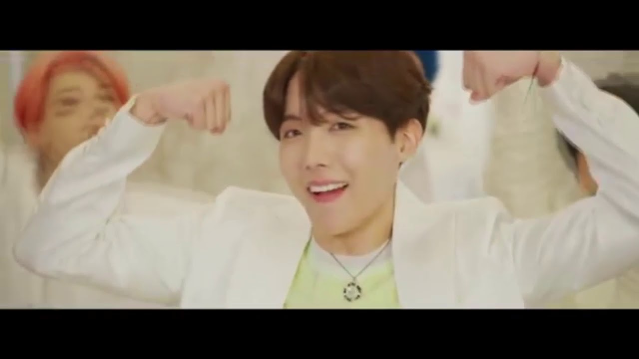 MOMOLAND/BTS - Thumbs Up/Boy With Luv (Mashup) - YouTube