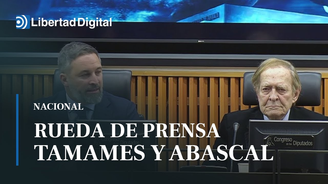 La llegada de Tamames y Abascal a la rueda de prensa - YouTube