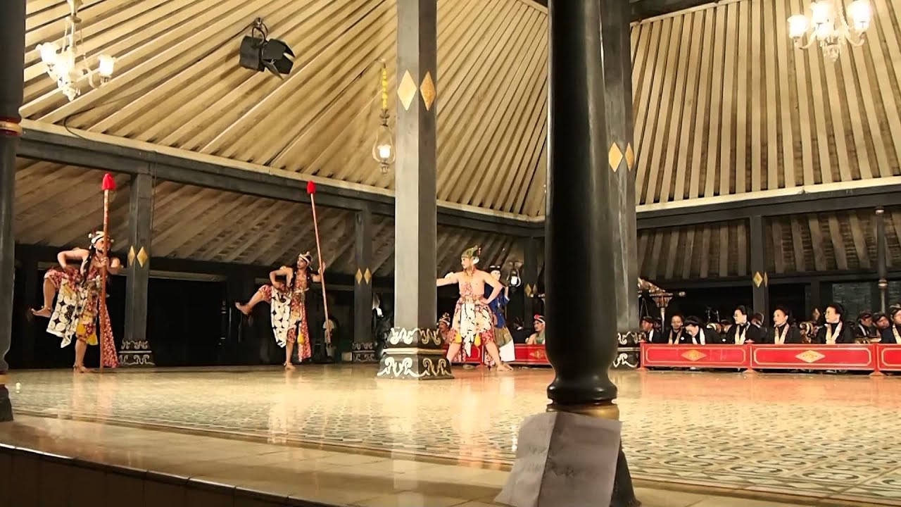 beksan lawung ageng kasultanan yogyakarta 2 - YouTube