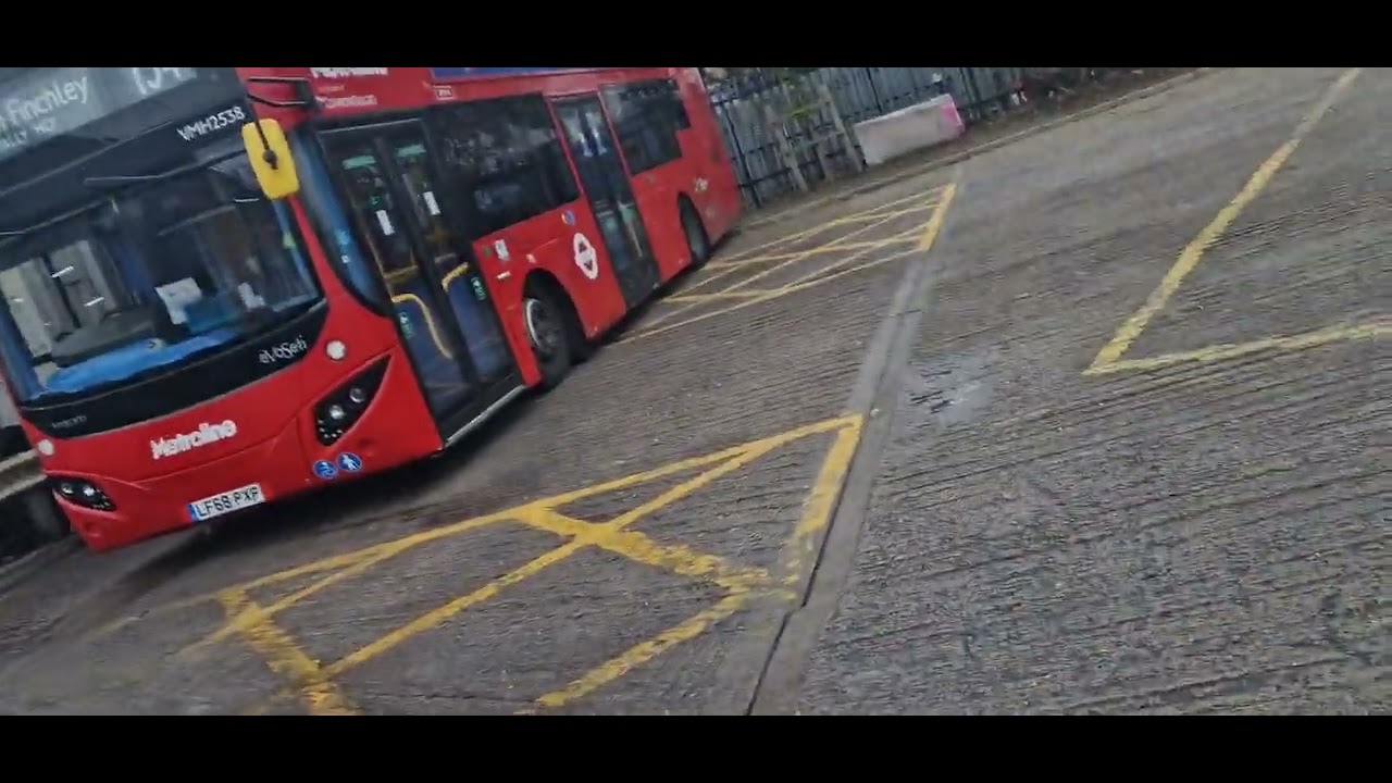 A Tour On Metroline VMH2538 LF68 PXP Volvo B5LH MCV Evoseti - YouTube