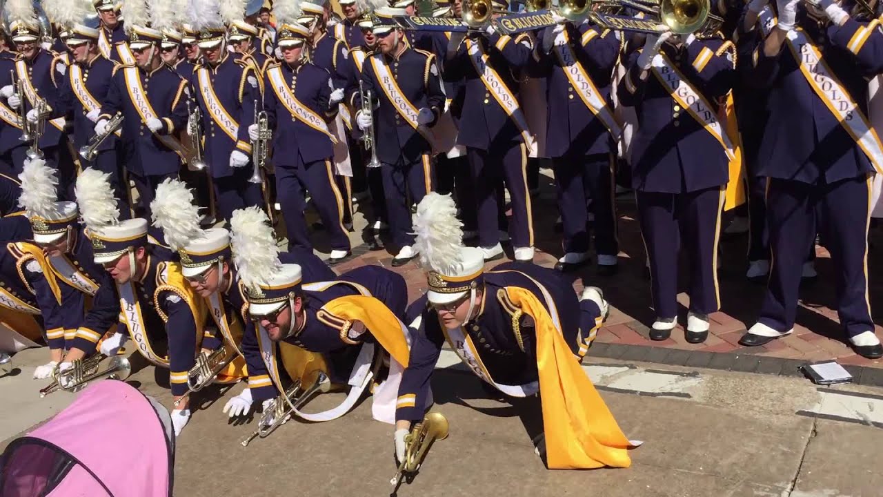 UWEC- Blugold Marching Band; International Fall Festival 2015 - YouTube