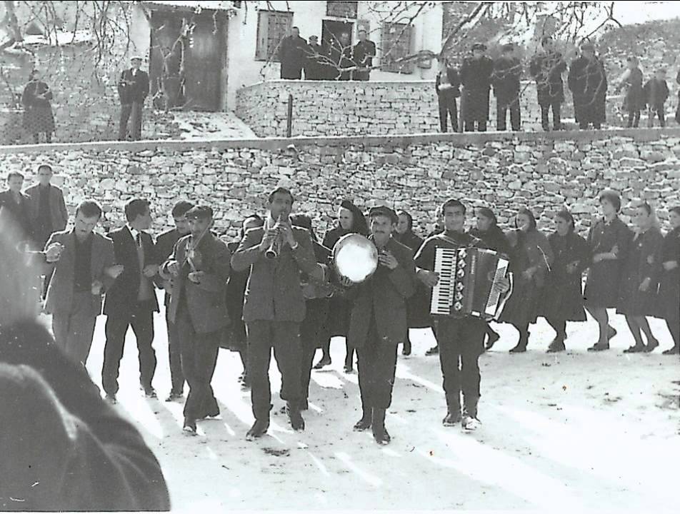 ΚΑΤΩ ΣΤΑ ΕΞΙ ΜΑΡΜΑΡΑ-ΝΥΦΙΑΤΙΚΟ ΚΑΣΤΑΝΙΑΝΗΣ ΚΟΝΙΤΣΑΣ - YouTube