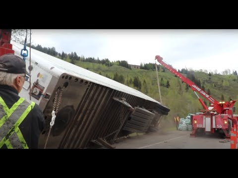 Jamie Davis Towing Wreck | Reefer Rollover. - YouTube