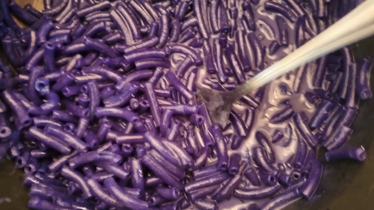 Purple mac N cheese - YouTube