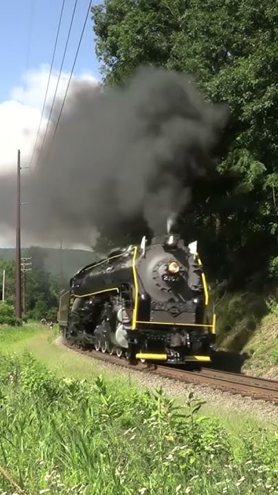 Reading & Northern 2102 charging through Reynolds - YouTube