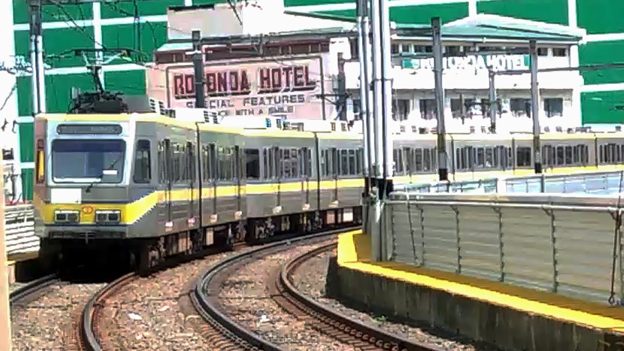 LRT-1/LRMC 2nd Generation (2G) Train arriving EDSA Station - YouTube
