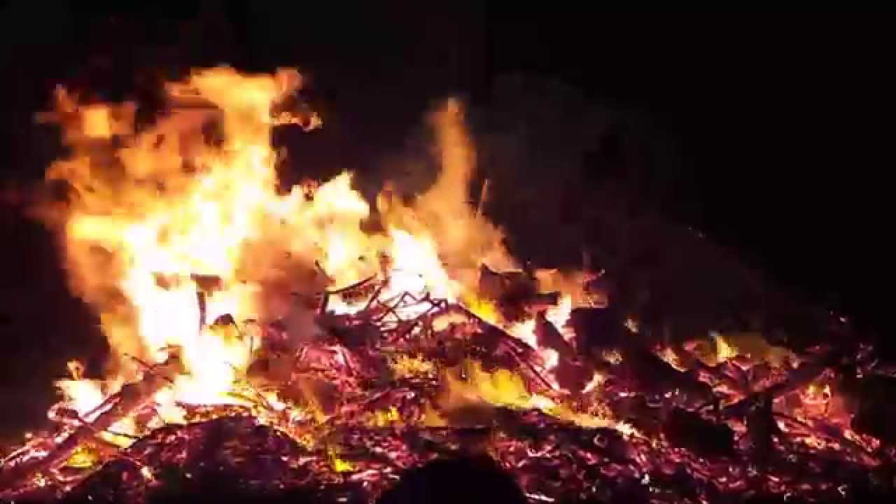 Giant Bonfire with Relaxing Crackling Fire Sounds Full HD - YouTube
