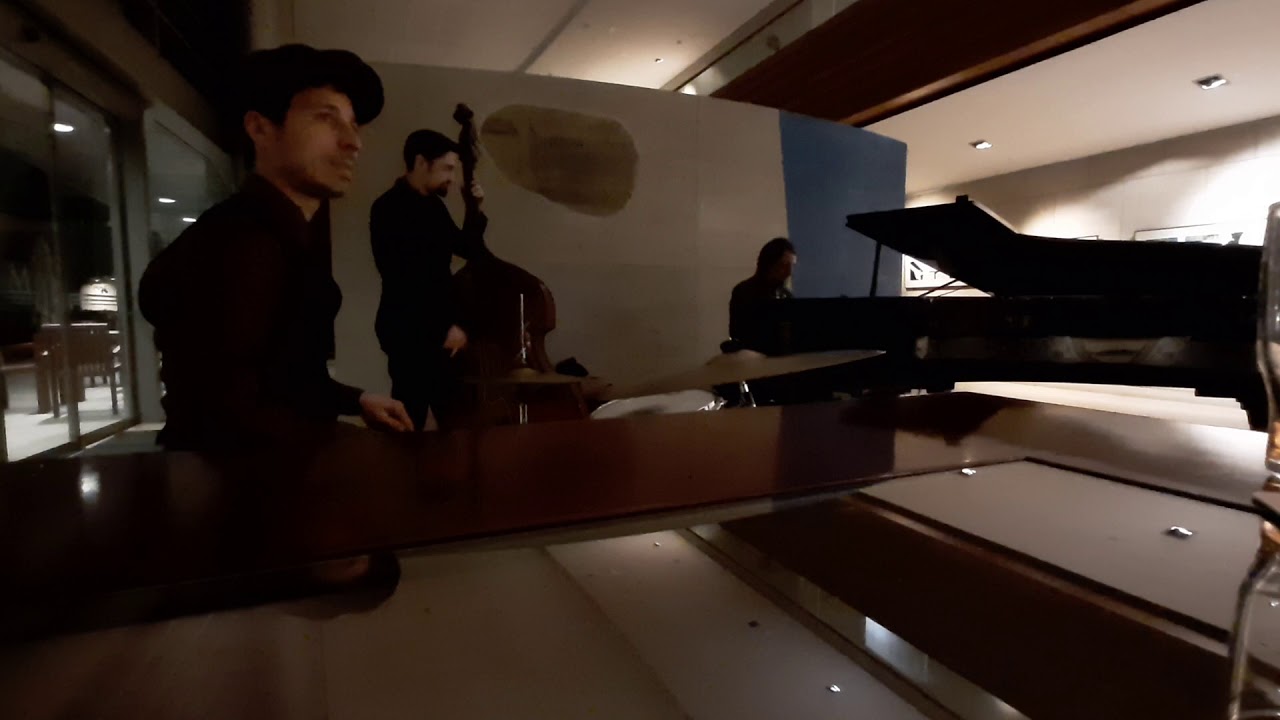 SUITCASE BLUES (HERSAL THOMAS by POYO MOYA BLUES TRIO) - YouTube