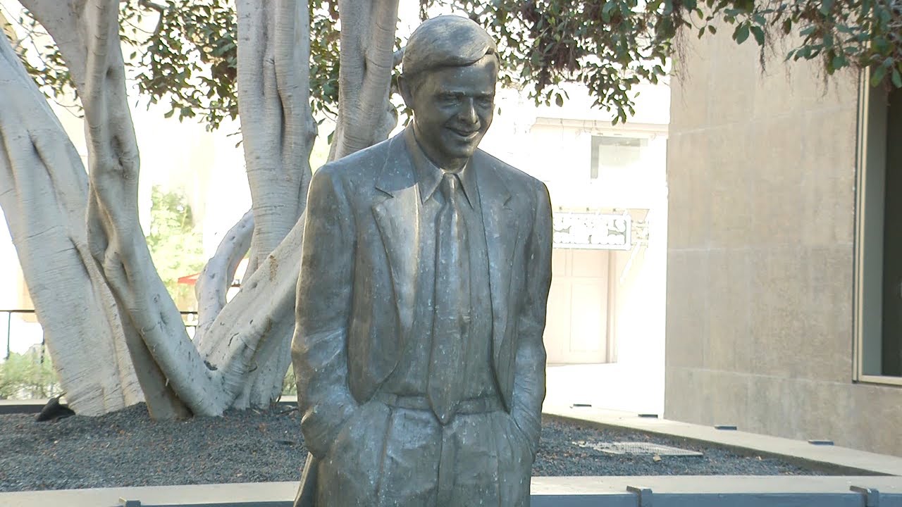 Pete Wilson statue returns to Downtown San Diego - YouTube
