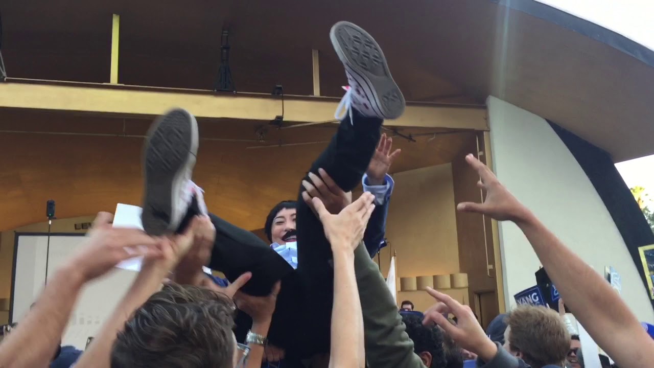 Andrew Yang LA Crowd Surfer - YouTube