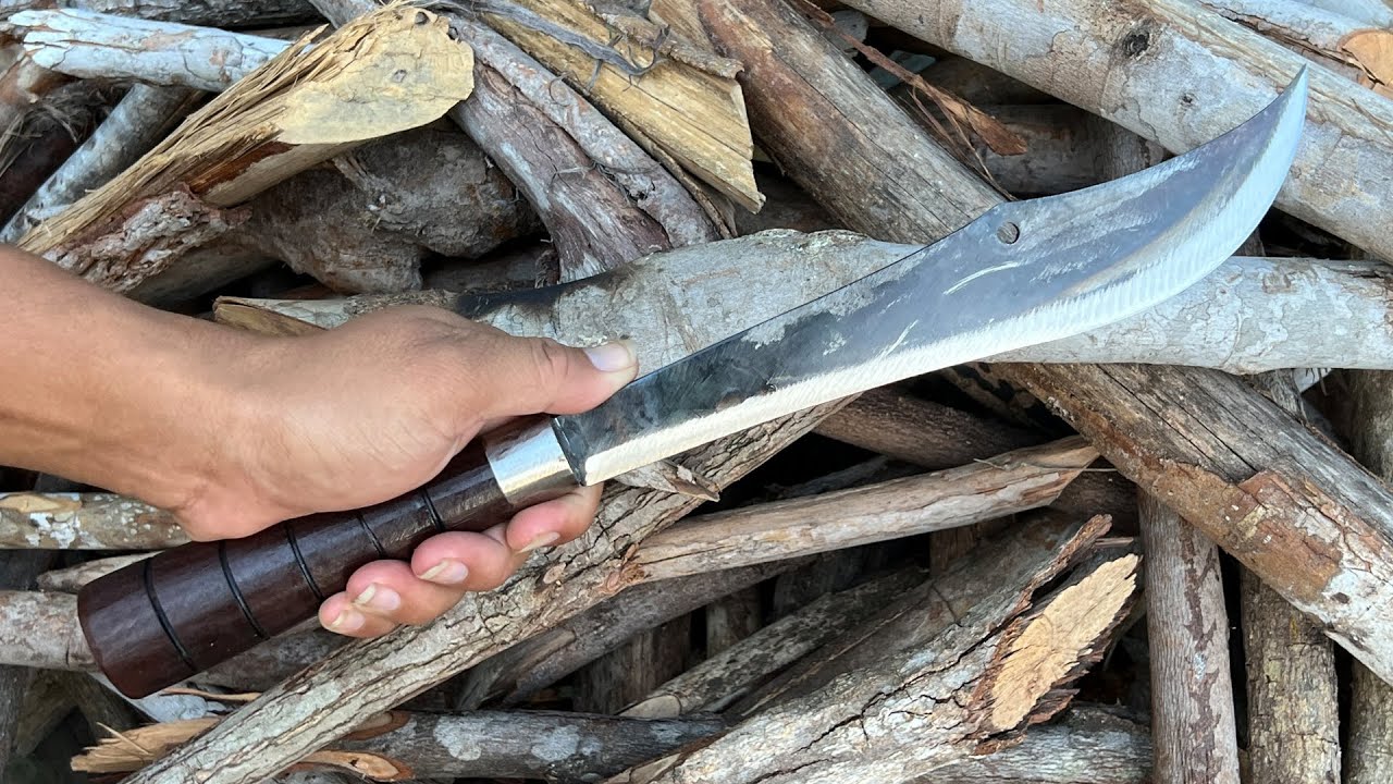 KNIFE MAKING - FORGING HUNTING KNIFE - YouTube