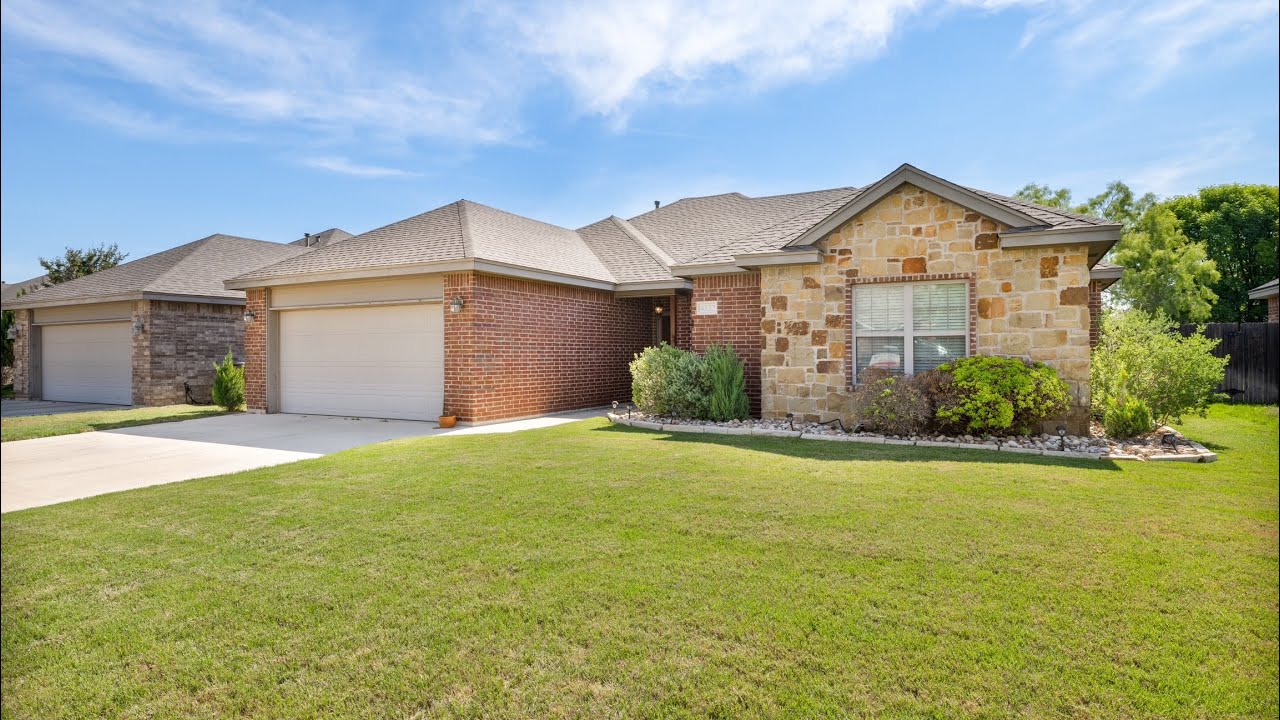 3 Bedroom Home in The Trails - SOLD! - YouTube