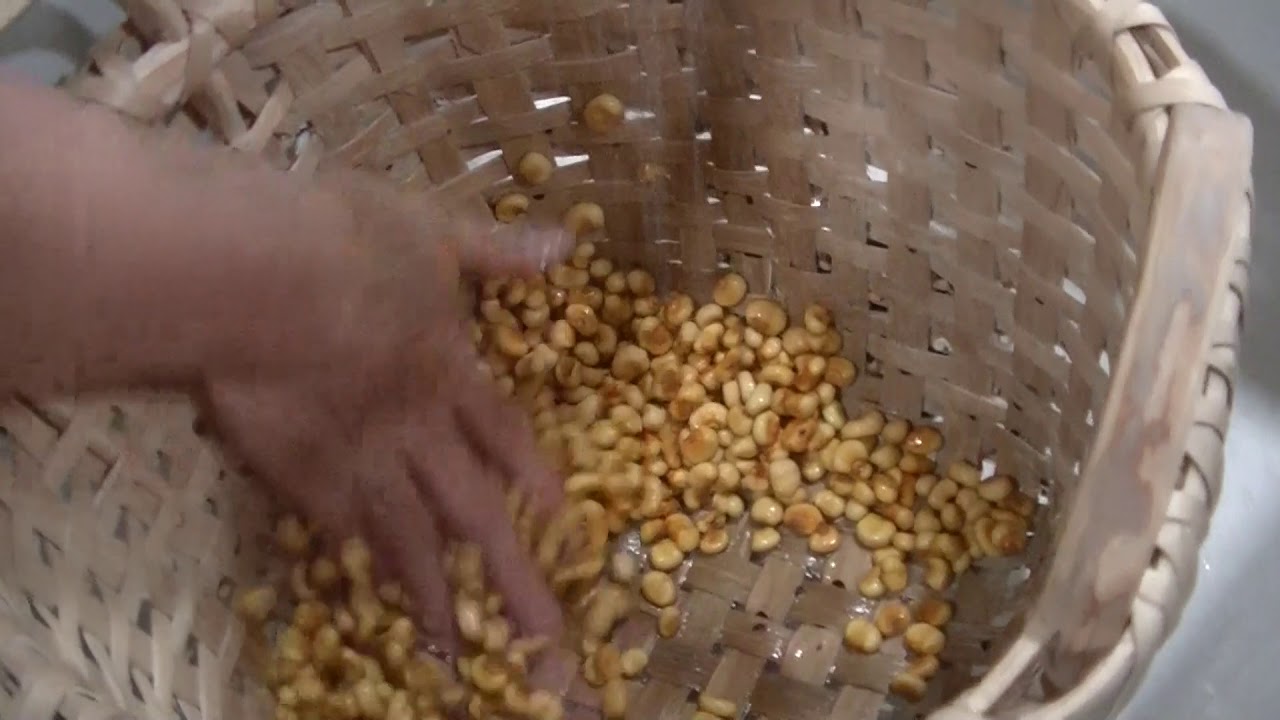 Hulling White Corn - YouTube