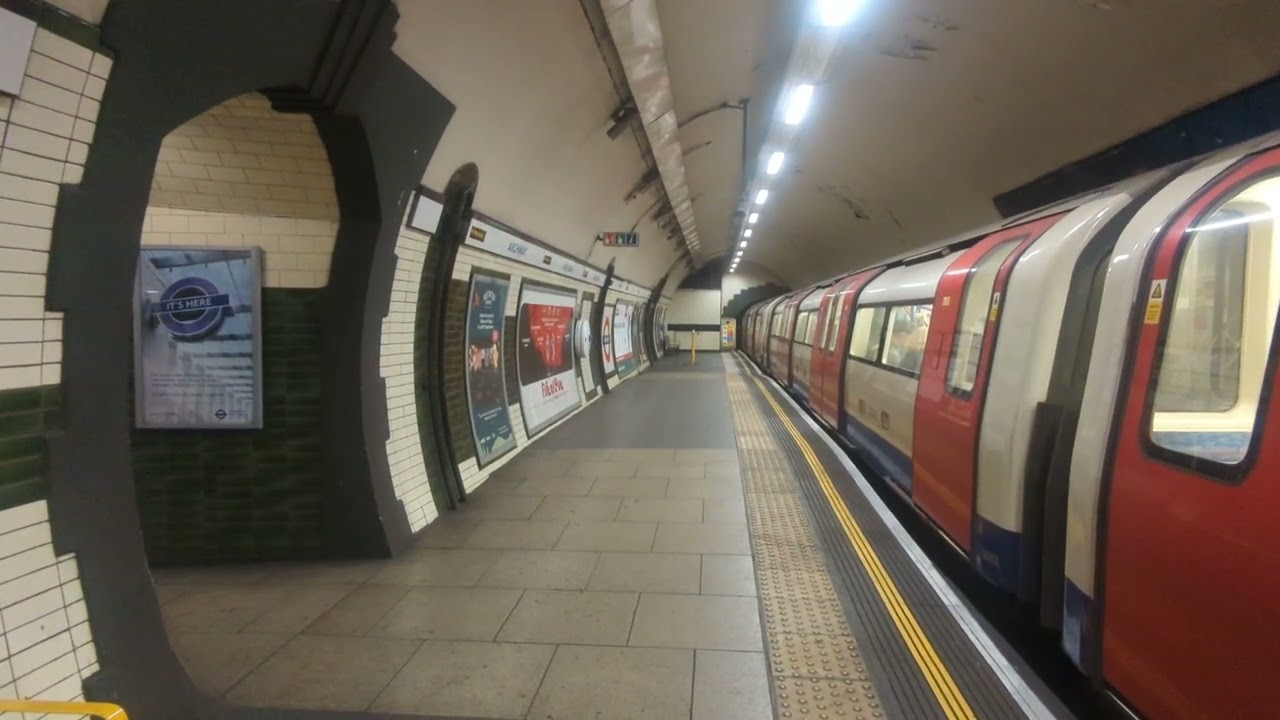 Northern line at Archway 30/07/2022 - YouTube