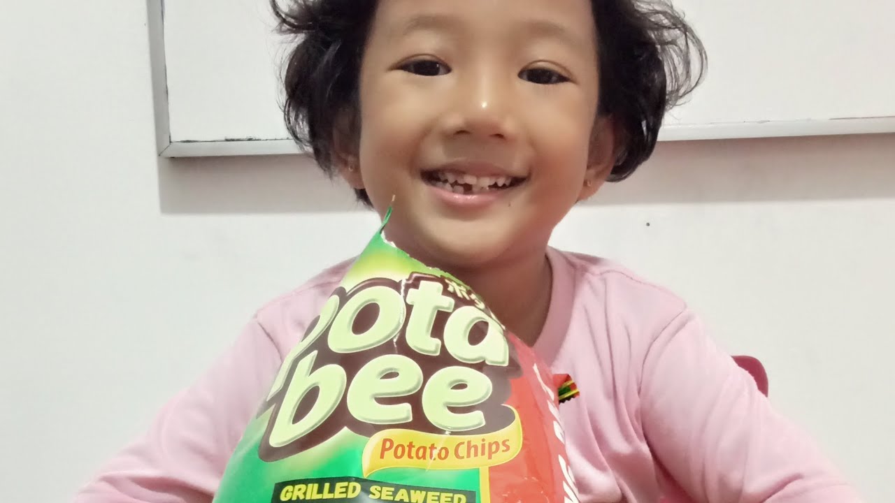 Queen makan Pota bee rasa rumput laut - YouTube