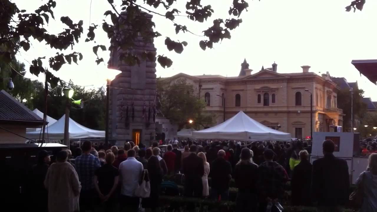 2012 ANZAC Day Dawn Service - YouTube