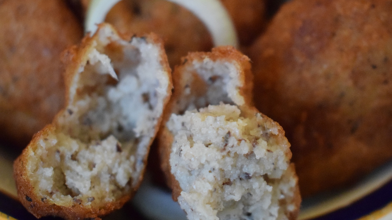 Inmylilkitchen: Ghana's Koose and Nigeria's Akara - YouTube