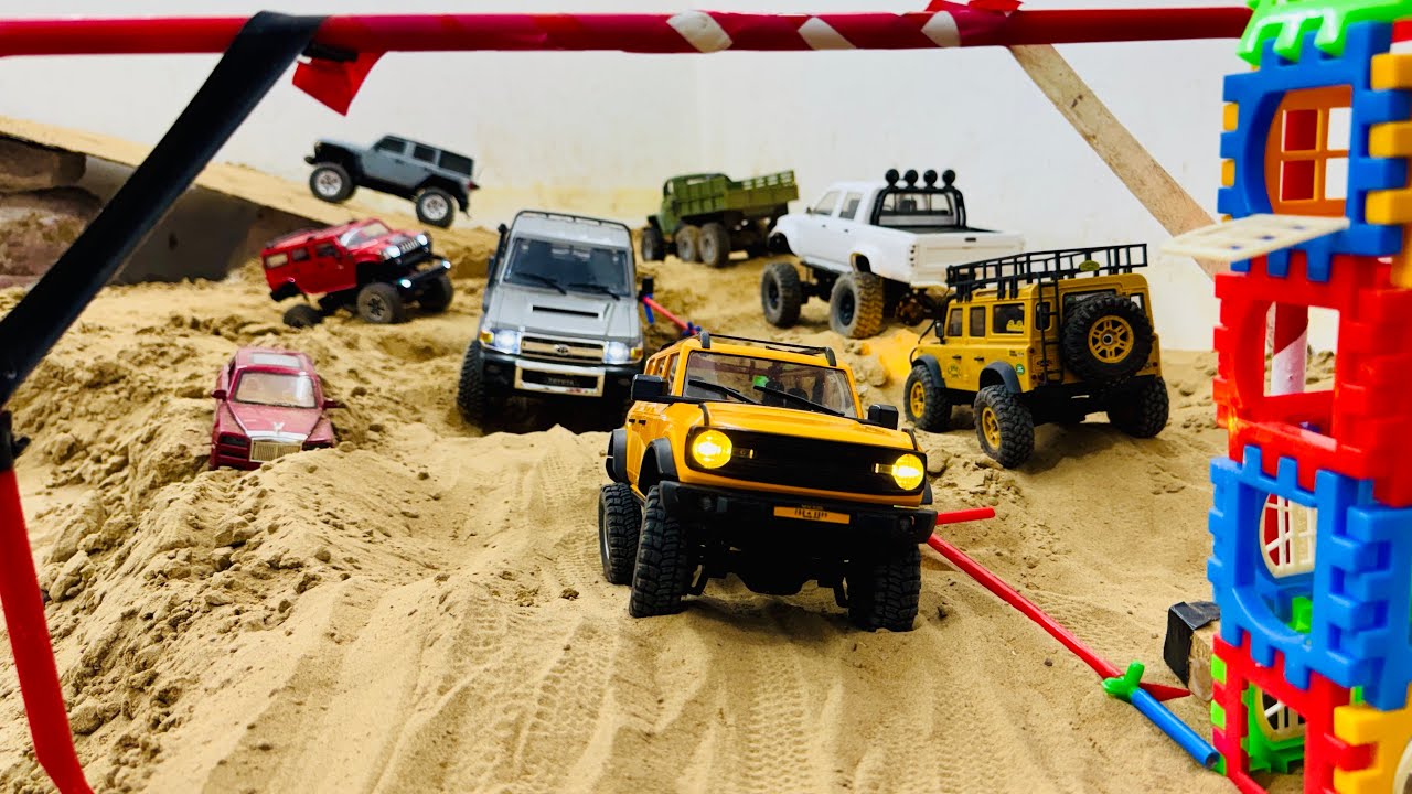 Best RC Cars in Off Road obstacle ! Ford Bronco, Land Rover Defender ...