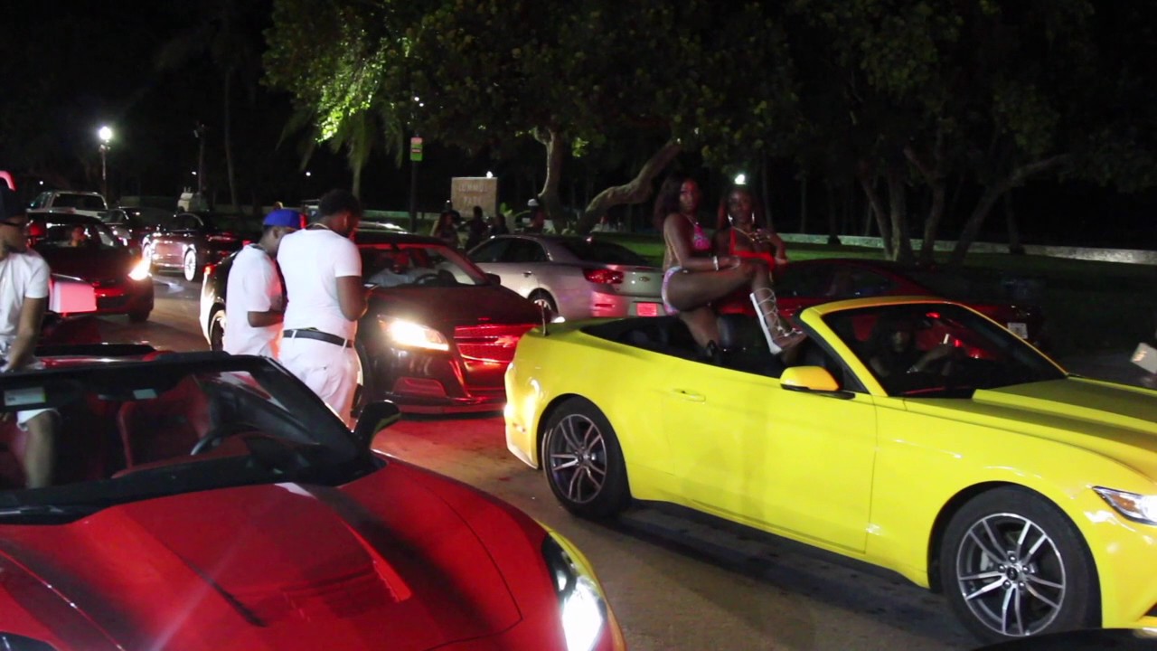 South Beach Ocean Drive at night - YouTube
