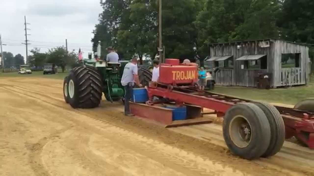 1950 Oliver Detroit Diesel Tractor pull El Toro Full Pull #2 - YouTube