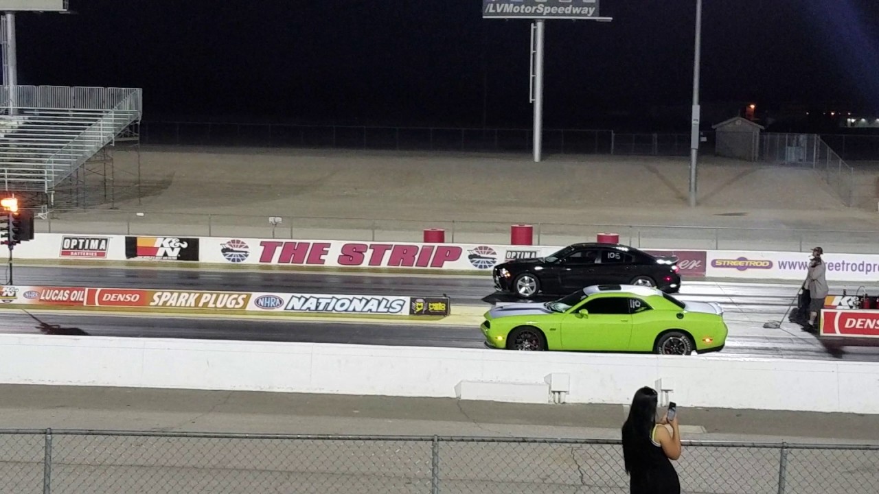 5.7 charger vs 6.4 challenger - YouTube