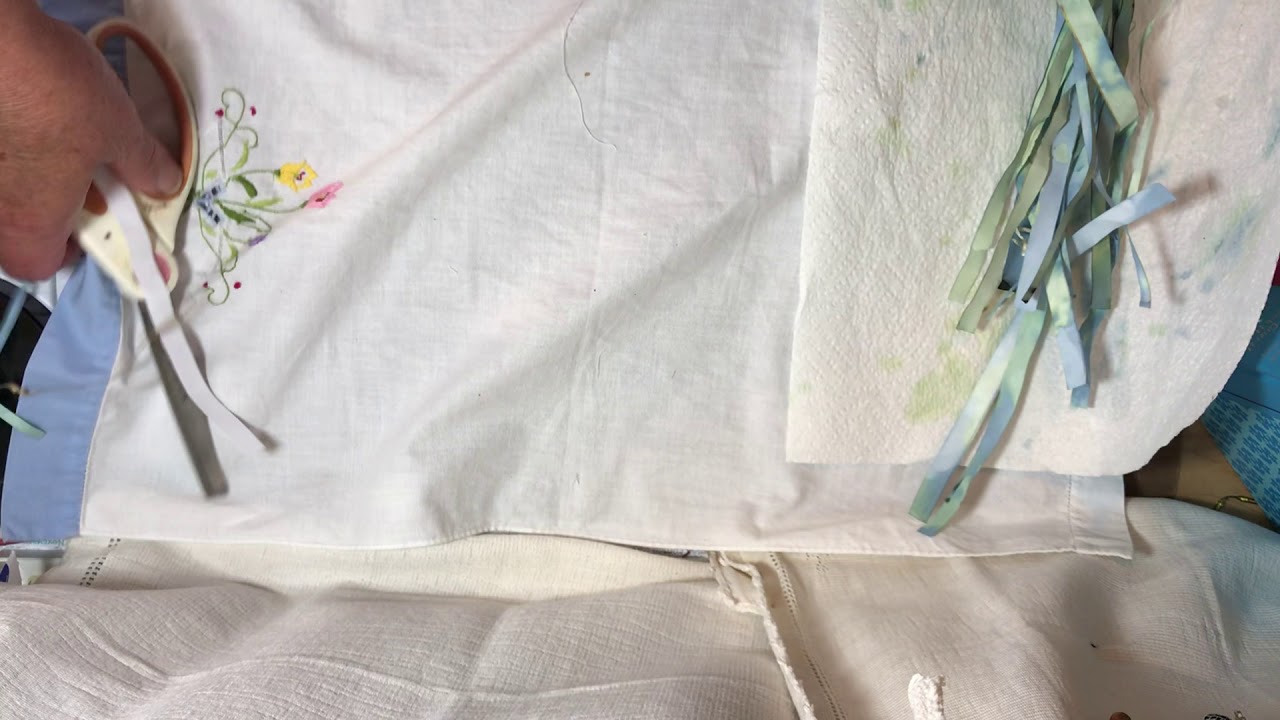 Dyeing Paper with Red Cabbage Water - YouTube