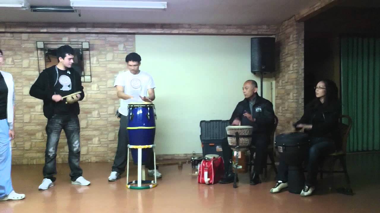 Robo Capoeira 01 - YouTube