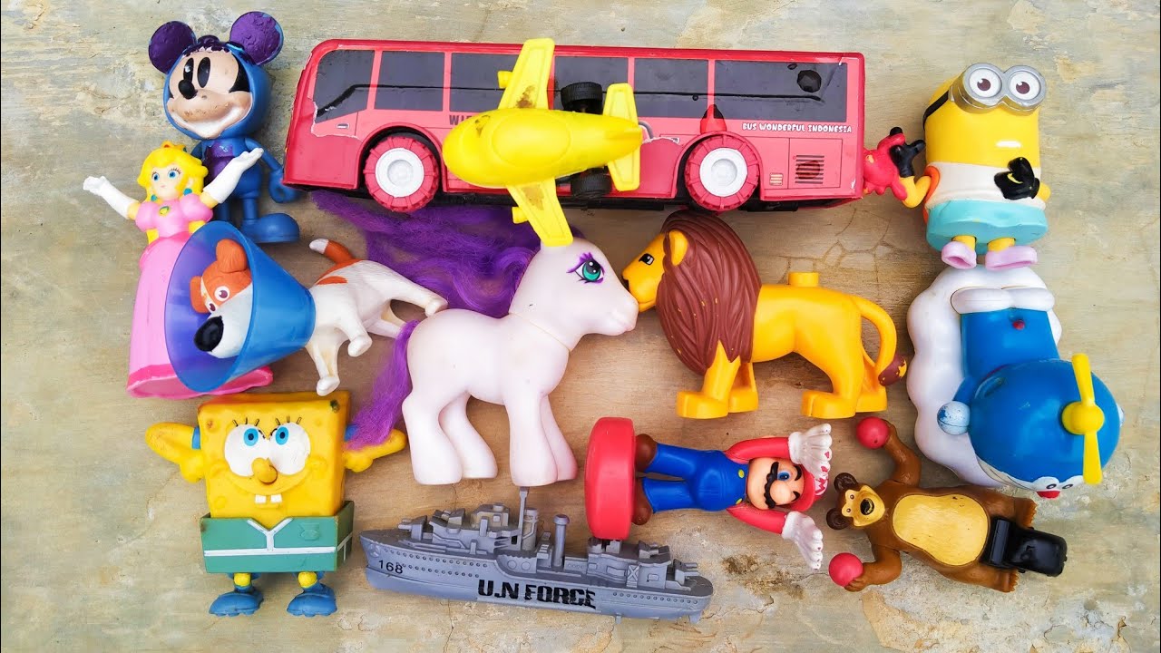 Menemukan Mainan Di Kolam Dan Selokan Singa, Bis Tayo, Mario Bross ...