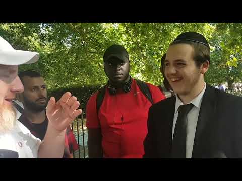 BR Hamza Aka Darren Speaks to a young Jew about Deuteronomy 18:18 part1| Speakers Corner