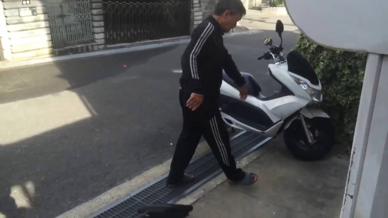 Psycho Japanese Dad Destroy PS3 - YouTube