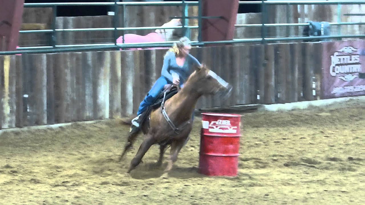 Dakota Lightnin - arena barrel run 2 - Valley View Ranch - YouTube