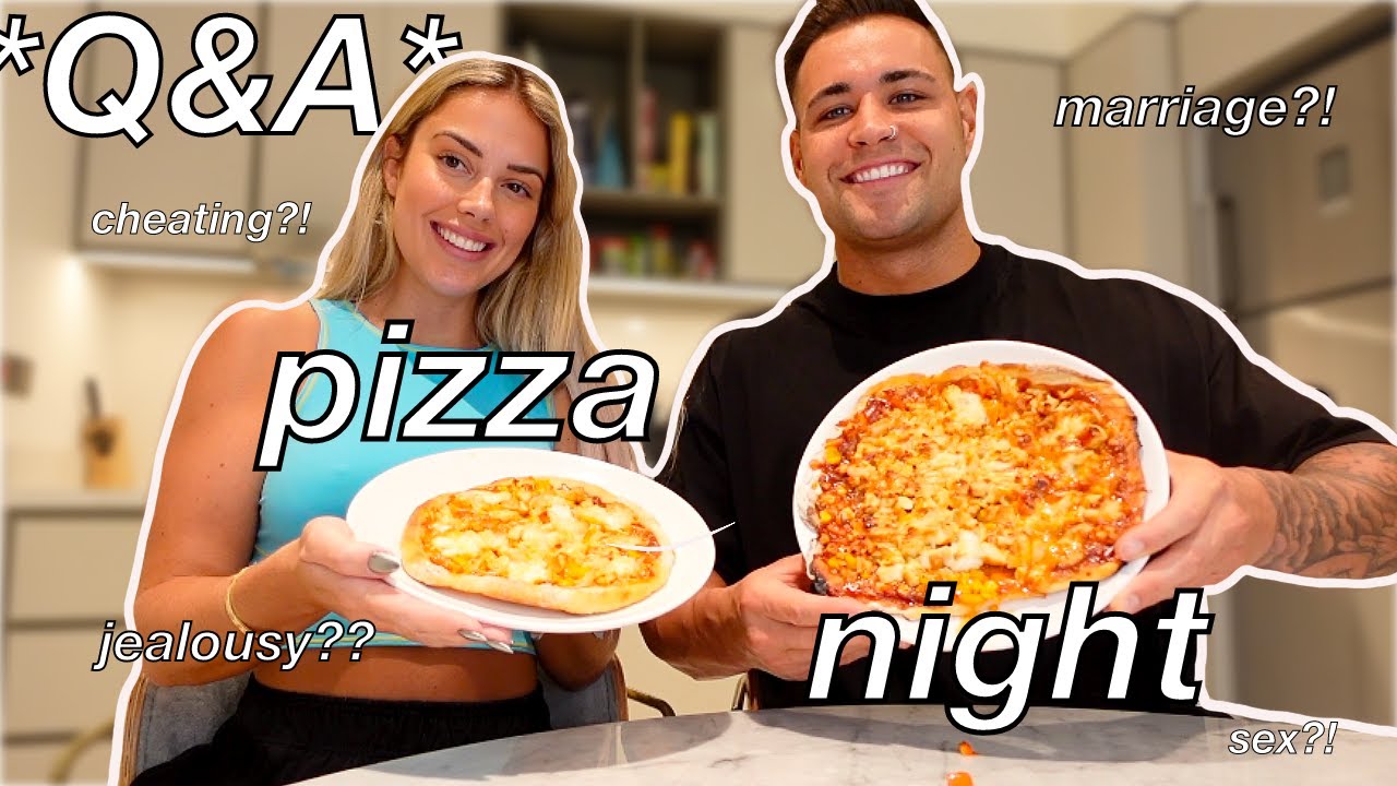 MAKE LOW CALORIE PIZZAS WITH US! - YouTube