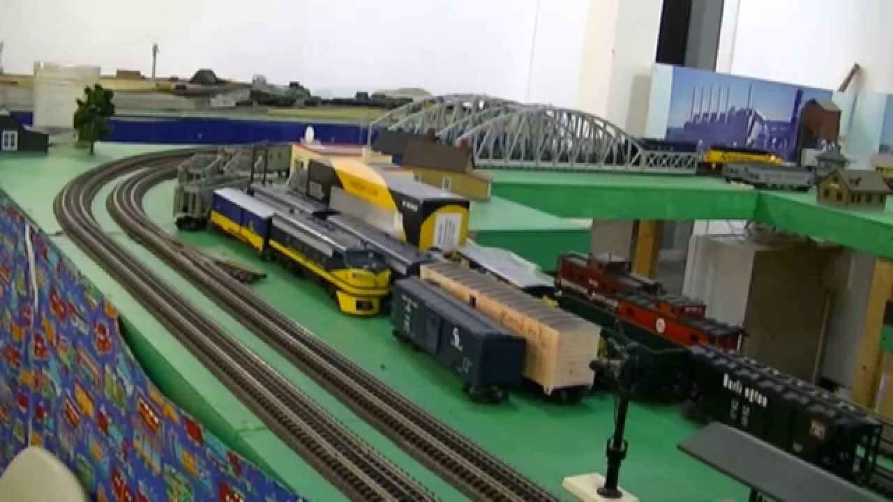 Weaver Chessie System GE U25B Engine Pulling Freight Train - YouTube