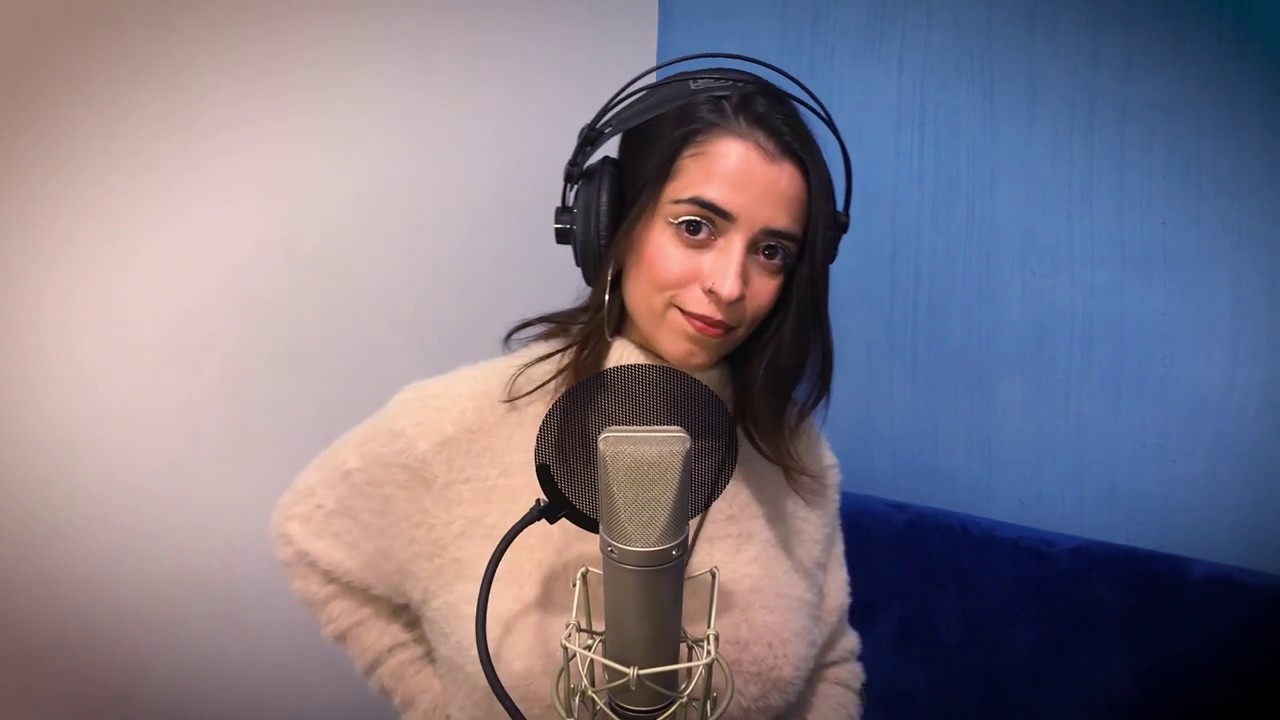 Applause (Lady Gaga Cover) - LAURA LOBO - YouTube